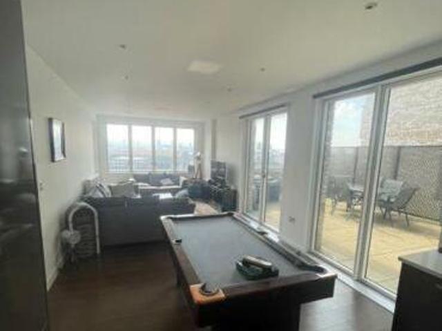2 Bedroom Flat For Rent In Lock Side Way, London