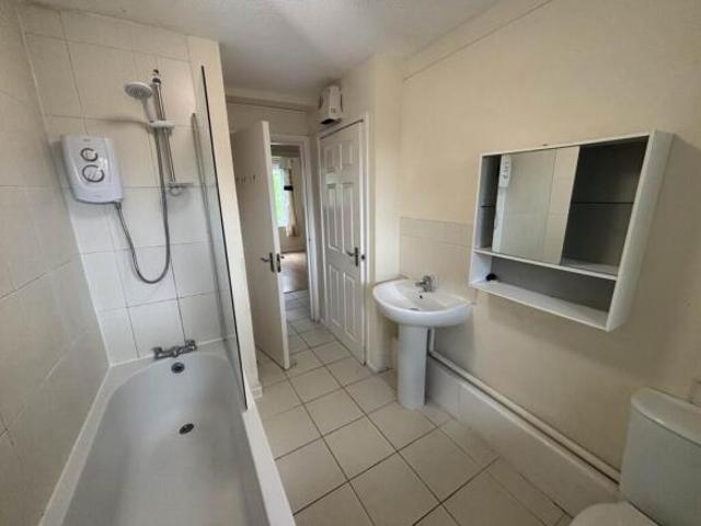 2 bedroom flat for rent in Lockett Gardens, Manchester, M3