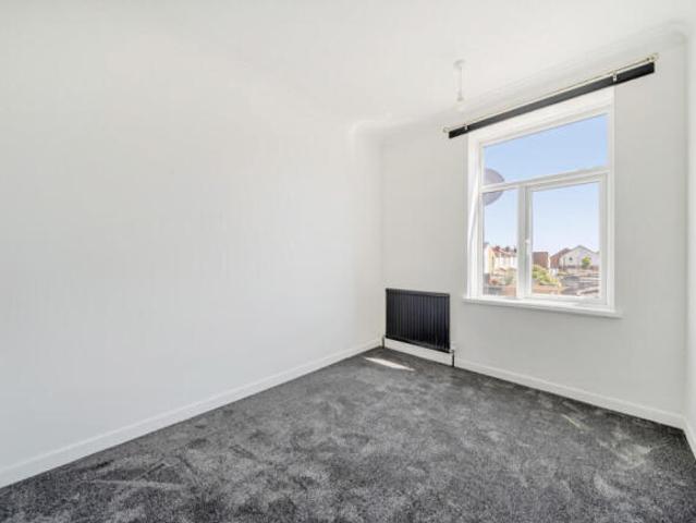 2 bedroom flat for rent in Locksway Road SILVER SUB, Southsea, PO4