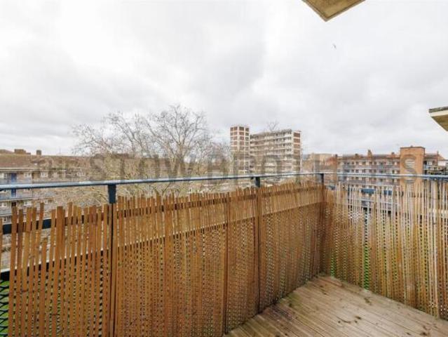 2 bedroom flat for rent in Loddiges Road, Hackney, E9