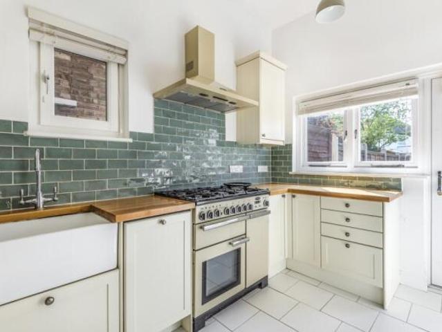 2 bedroom flat for rent in Lodge Lane, London, N12