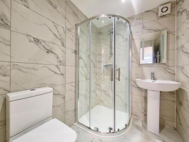 2 bedroom flat for rent in Lordship Lane, London, SE22