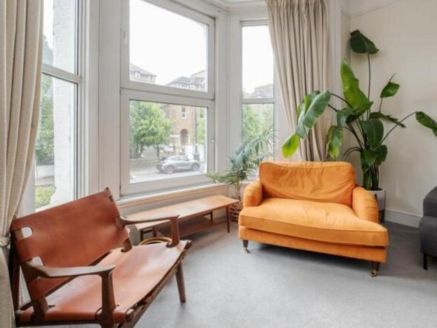 2 bedroom flat for rent in Lordship Park London N16