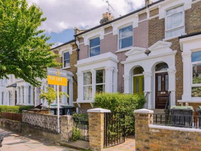 2 bedroom flat for rent in Lothair Road South, London, N4