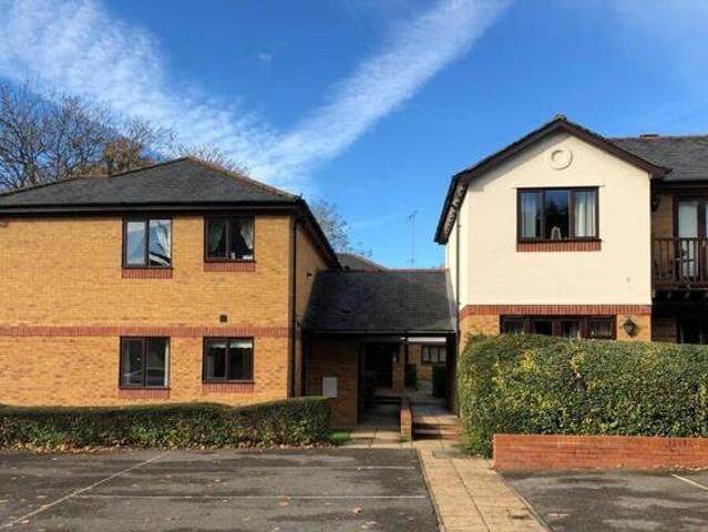 2 Bedroom Flat For Rent In Loudwater