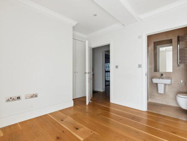 2 bedroom flat for rent in Lough Road, Lower Holloway, N7