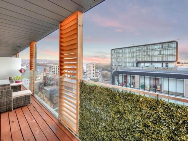 2 bedroom flat for rent in Love Lane Woolwich SE18