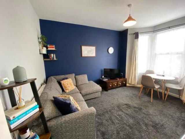 2 bedroom flat for rent in Lowbrook Road, Ilford, IG1
