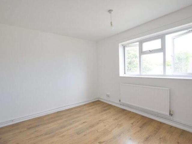 2 bedroom flat for rent in Lowe Avenue, Canning Town, E16
