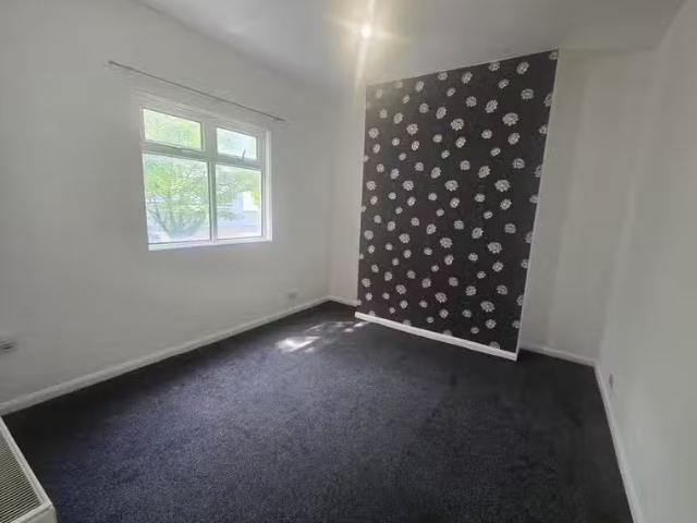 2 bedroom flat for rent in Lower Addiscombe Road, Croydon, CR0