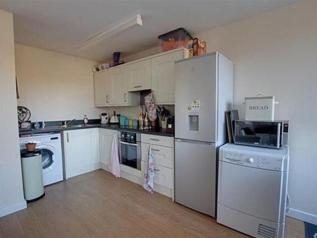 2 bedroom flat for rent in Lower Bristol Road, Bath, BA2