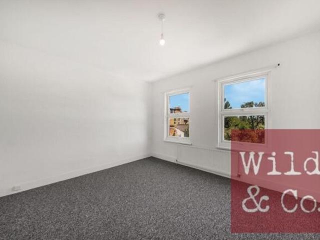 2 bedroom flat for rent in Lower Clapton Road, Hackney, E5