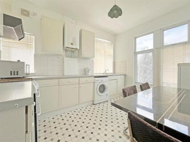 2 bedroom flat for rent in Lower Richmond Road, Mortlake, SW14