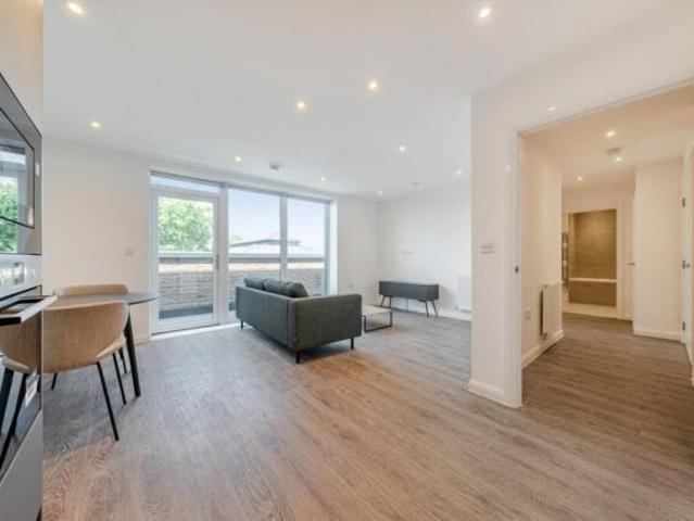 2 bedroom flat for rent in Lowfield Street Dartford DA1