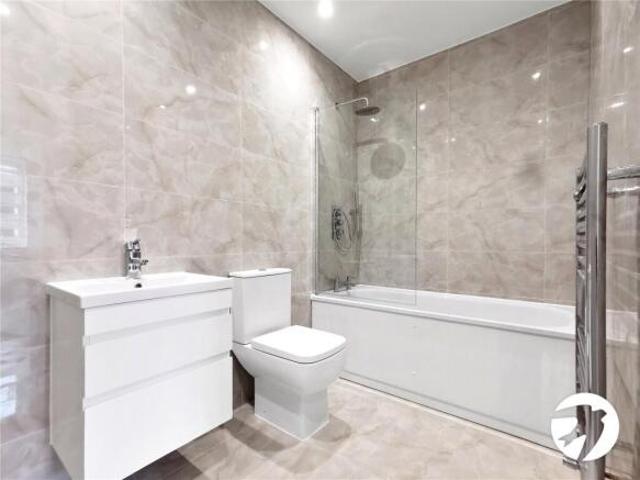 2 bedroom flat for rent in Lowfield Street, Dartford, Kent, DA1