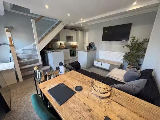 2 bedroom flat for rent in Llandaff Road, CARDIFF, CF11