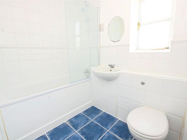 2 bedroom flat for rent in Lucas Gardens, London, N2
