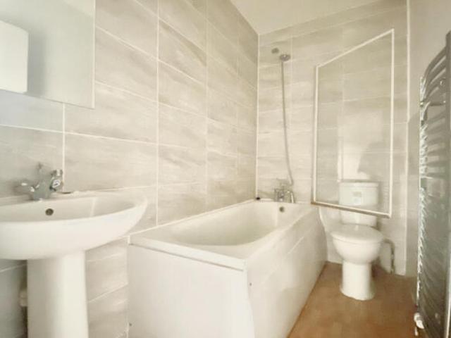 2 bedroom flat for rent in Lucien Road, SW17 8HS, SW17