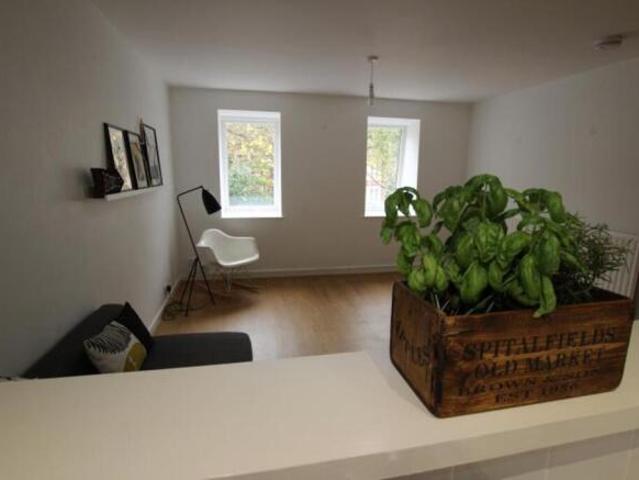 2 bedroom flat for rent in Lucknow Road, Ravensdene Court Lucknow Road, NG3