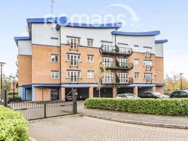 2 bedroom flat for rent in Luscinia View RG1