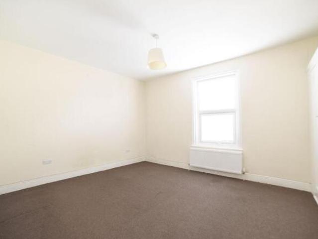 2 bedroom flat for rent in Lushinton Road, Eastbourne, BN21