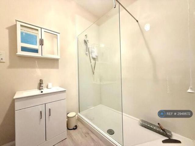 2 bedroom flat for rent in Lutton Place, Edinburgh, EH8