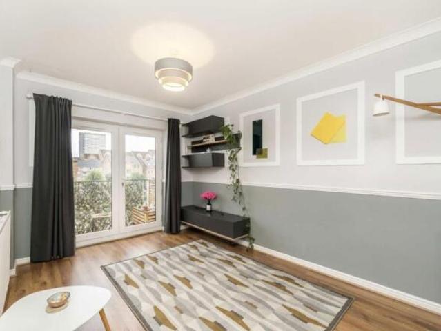2 bedroom flat for rent in Lyndhurst Lodge, Millennium Drive, Canary Wharf, E14