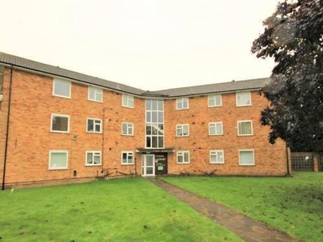 2 bedroom flat for rent in Lych Gate Watford WD25