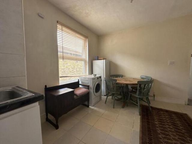 2 bedroom flat for rent in Lyham Road, SW2