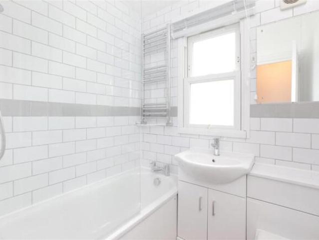 2 bedroom flat for rent in Lysias Road, Clapham South, SW12