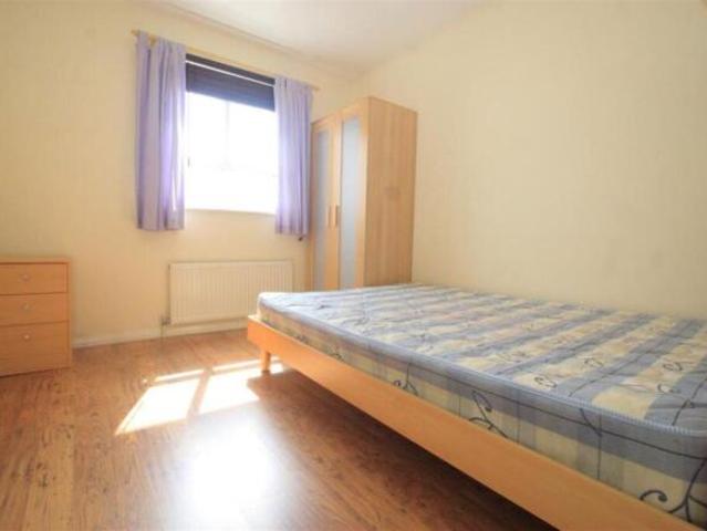 2 bedroom flat for rent in McDonald Road, Leith Walk, Edinburgh, EH7