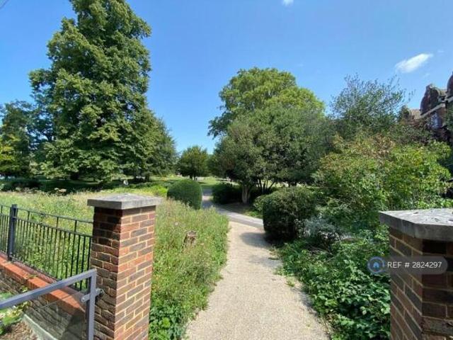 2 bedroom flat for rent in Mckenzie Court, Maidstone, ME14