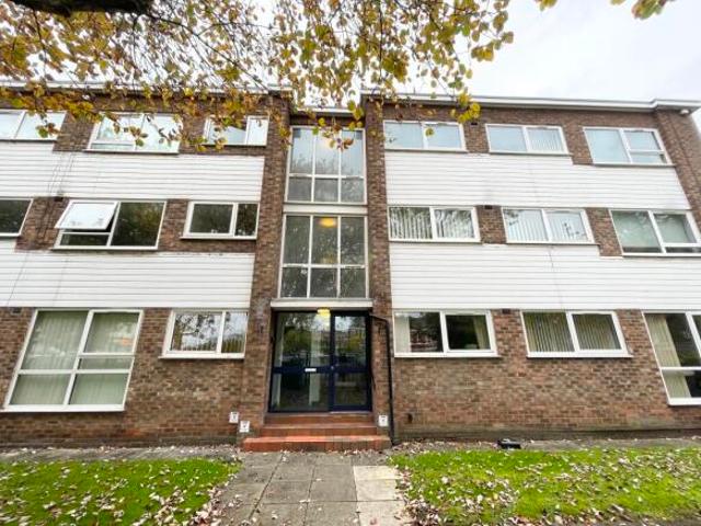 2 bedroom flat for rent in Manchester Road, Whalley Range, Manchester, M16