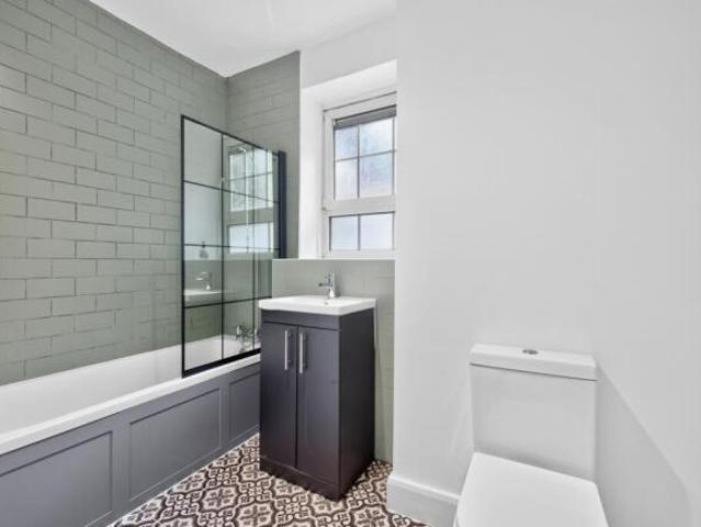 2 bedroom flat for rent in Manciple Street London SE1