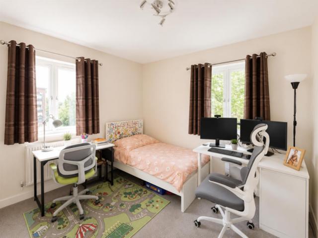 2 bedroom flat for rent in Manhattan Place, Metropolitan Mews, Watford, WD18