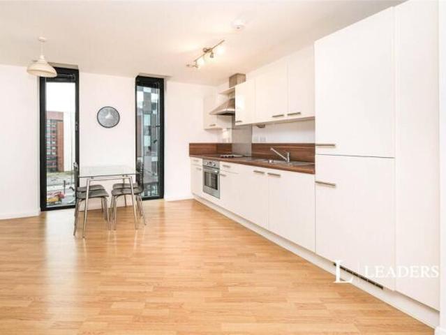 2 bedroom flat for rent in Mann Island, L3