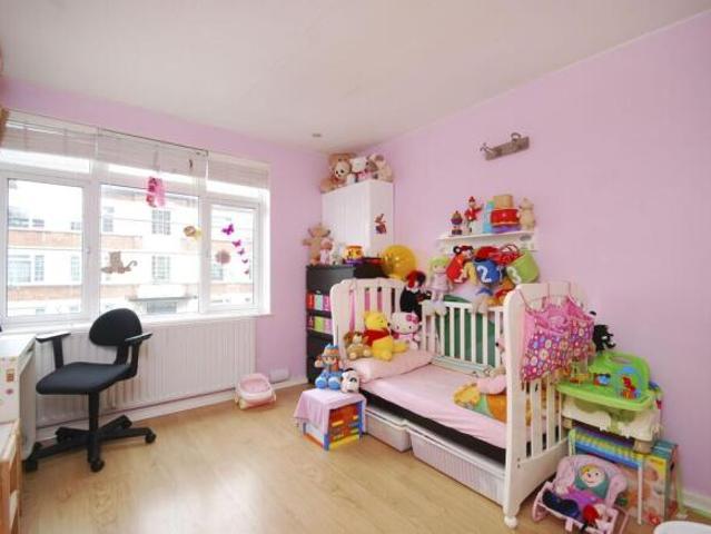 2 bedroom flat for rent in Manor Vale, Boston Manor, Brentford, TW8