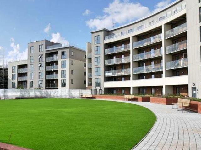 2 Bedroom Flat For Rent In Manor Way