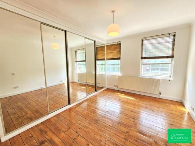2 bedroom flat for rent in Manor Court N2