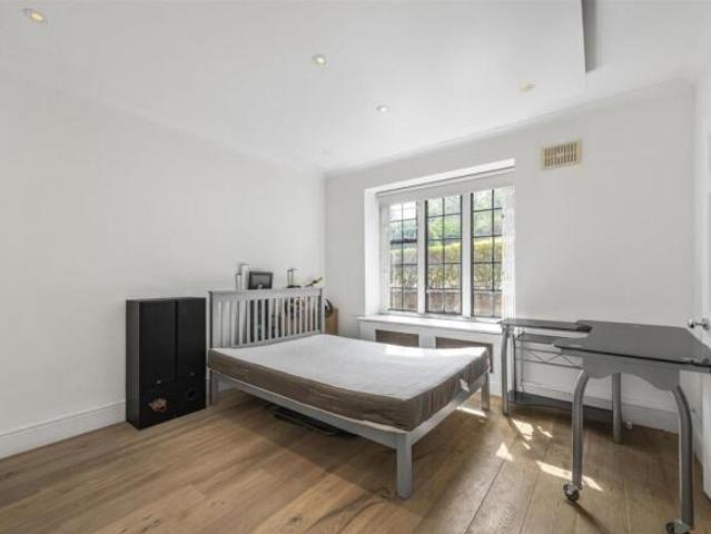 2 bedroom flat for rent in Manor Fields, London, SW15