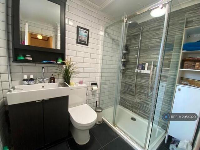 2 bedroom flat for rent in Manor Road, Beckenham, BR3