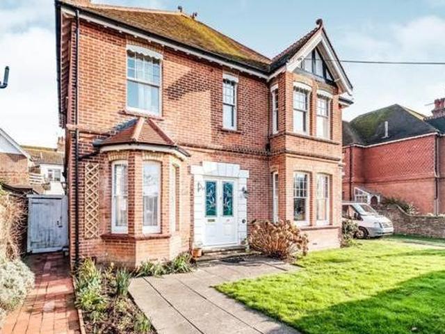 2 bedroom flat for rent in Manor Road BN11