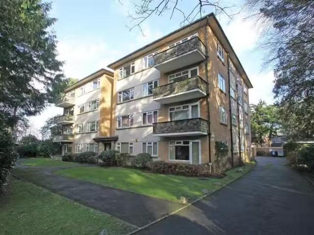 2 bedroom flat for rent in Manor Road, Bournemouth, BH1