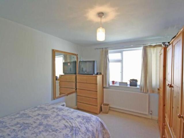 2 bedroom flat for rent in Manor Road, Twickenham, TW2