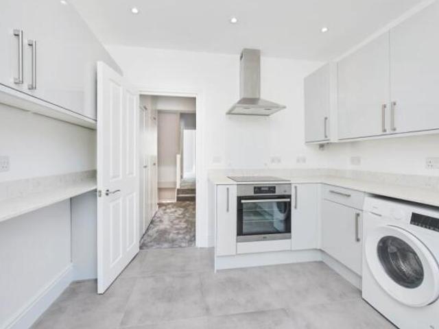 2 bedroom flat for rent in Mablethorpe Road, London, SW6