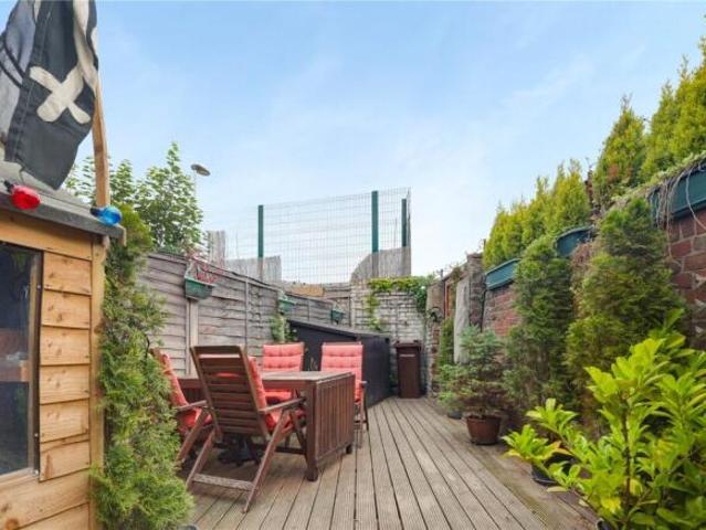 2 bedroom flat for rent in Mabley Street, Hackney, London, E9