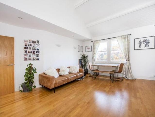 2 bedroom flat for rent in Macaulay Road London SW4