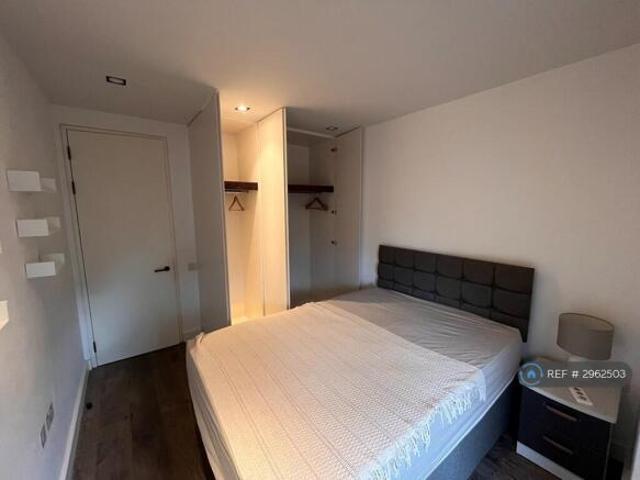 2 bedroom flat for rent in Macaulay Road, London, SW4