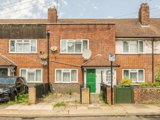 2 bedroom flat for rent in Macgregor Road, Beckton, E16