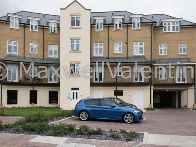 2 bedroom flat for rent in Mackintosh Street, Bromley, BR2